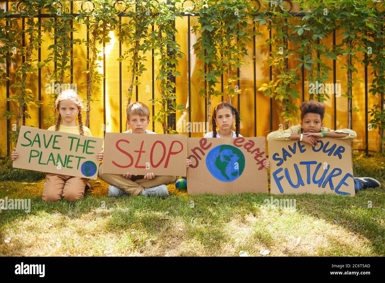 Children holding protest signs hi-res stock photography and images - Alamy