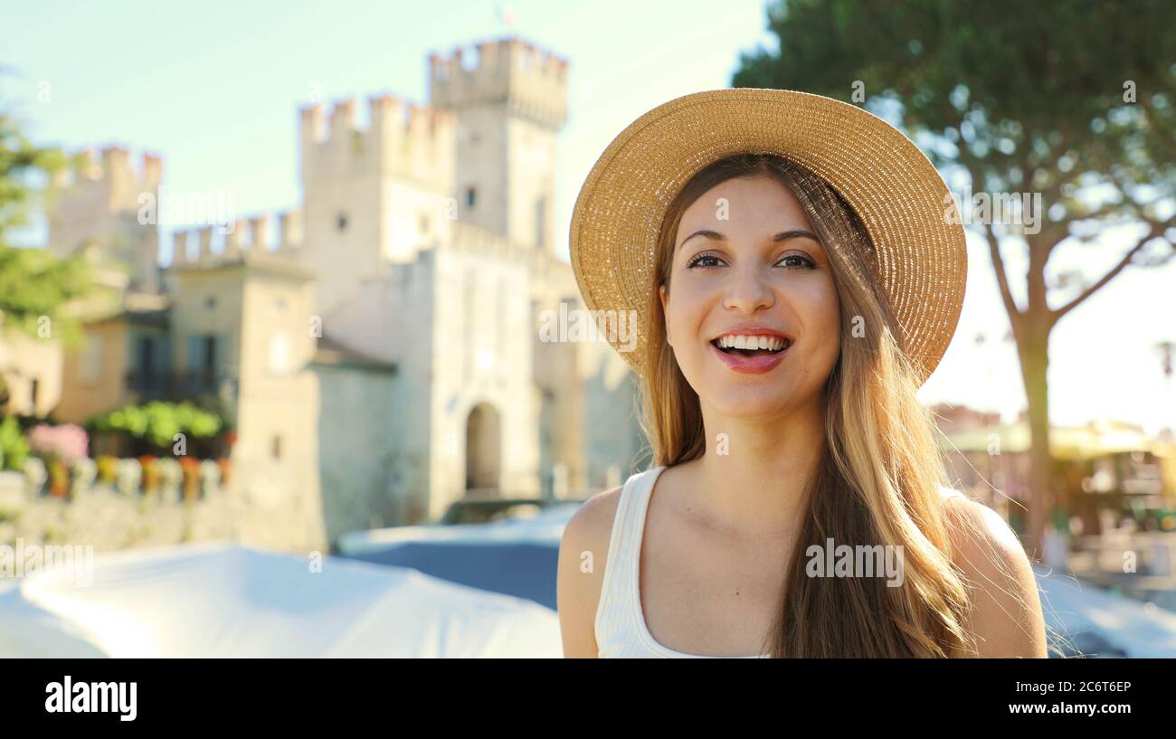 Garda castle woman hi-res stock photography and images - Alamy