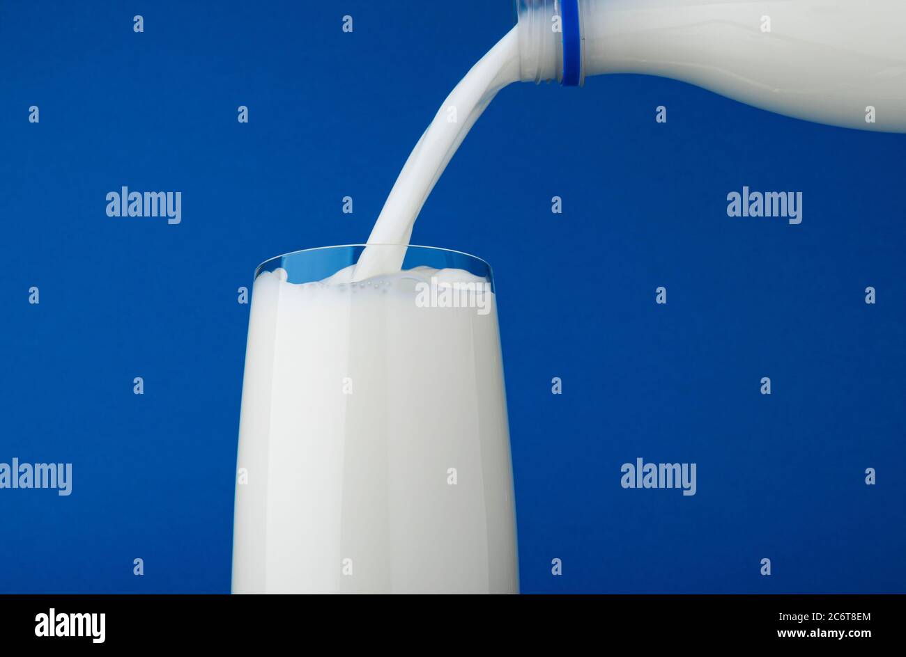 Pouring milk hi-res stock photography and images - Alamy