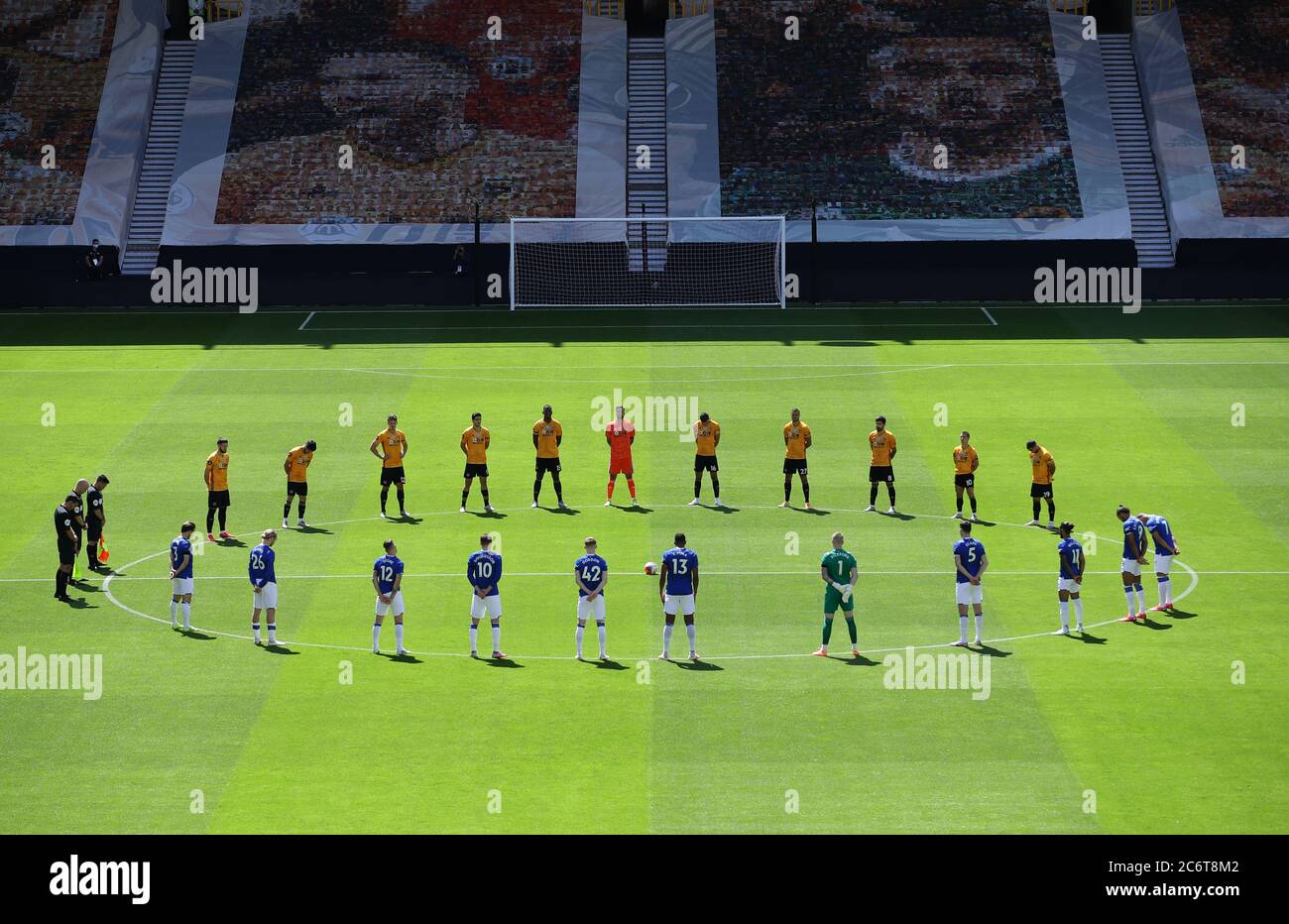 Players observe a minute's silence in honour of the late Jack Charlton ...