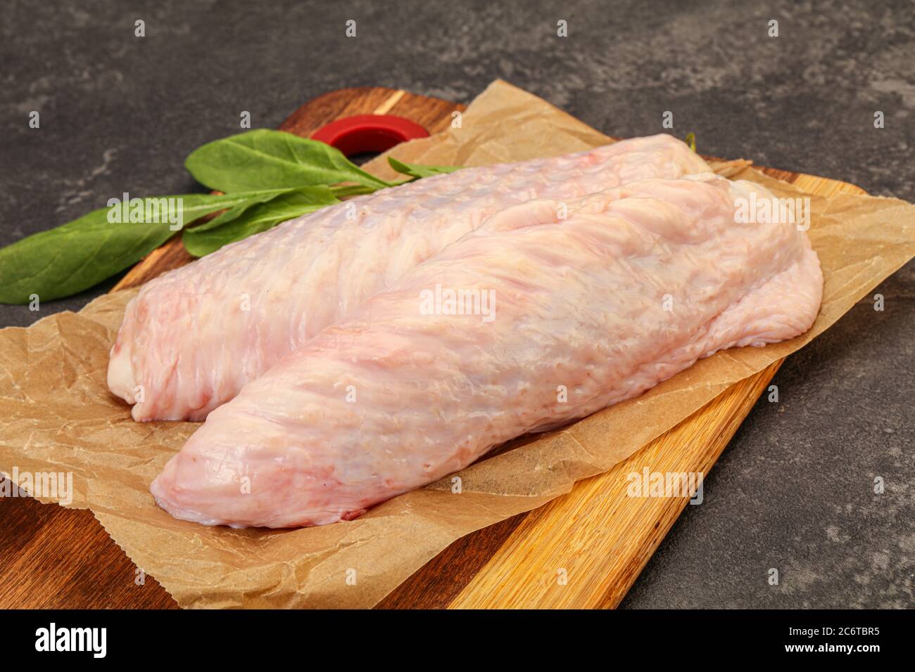 Raw turkey wings ready for cooking Stock Photo - Alamy