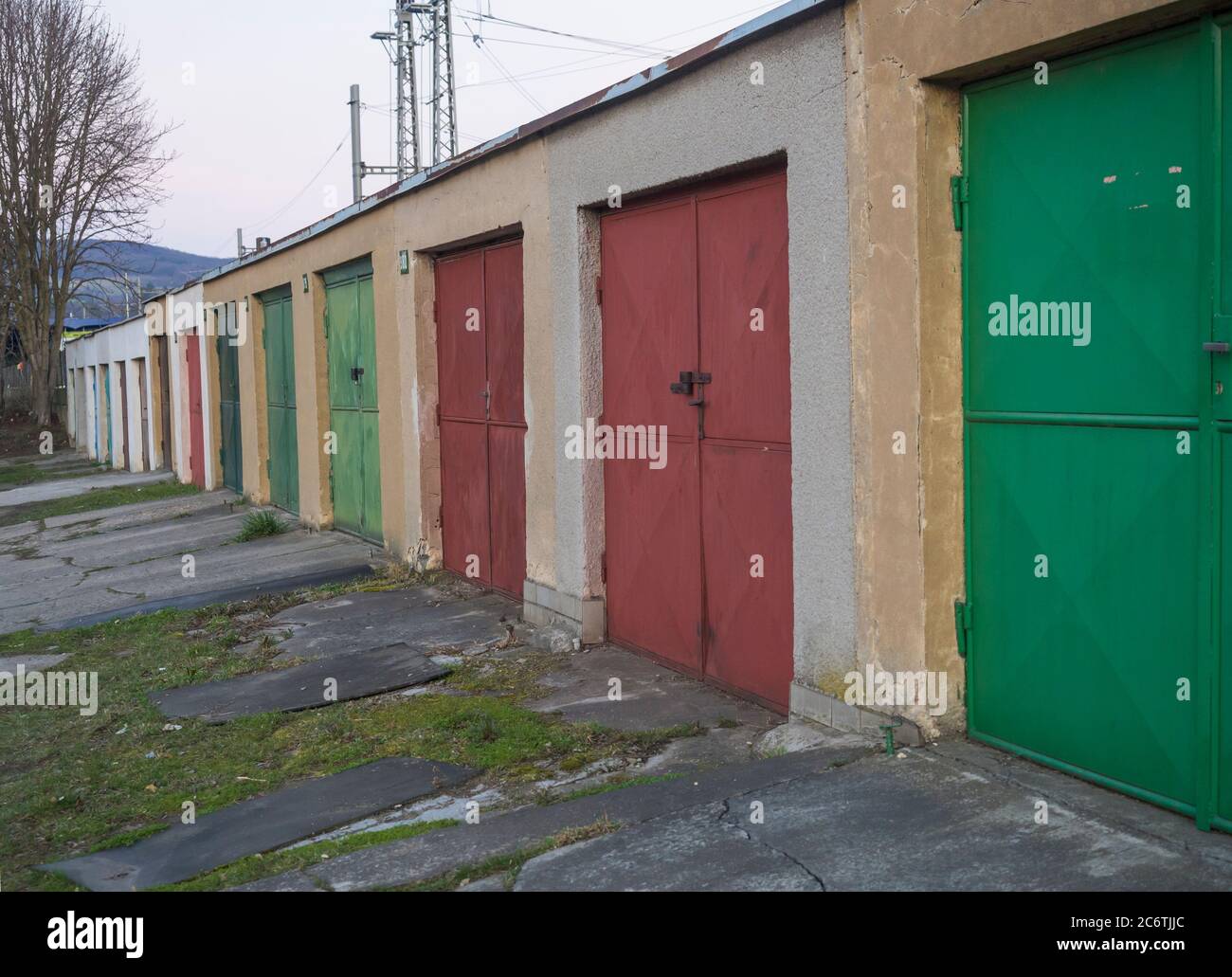 Garages row brick hi-res stock photography and images - Alamy