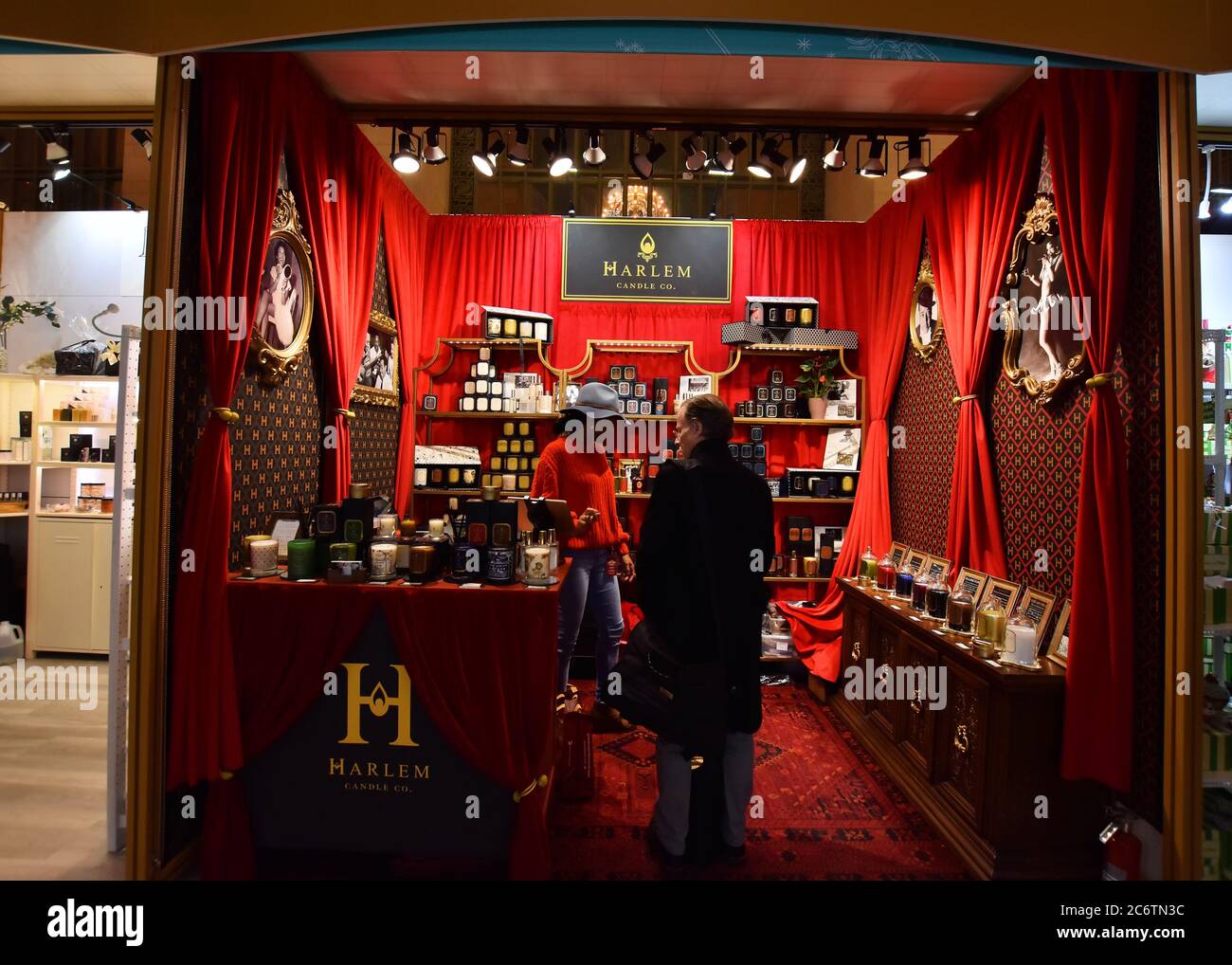 New York, USA - December 5, 2019. Harlem Candle in the Grand Central ...