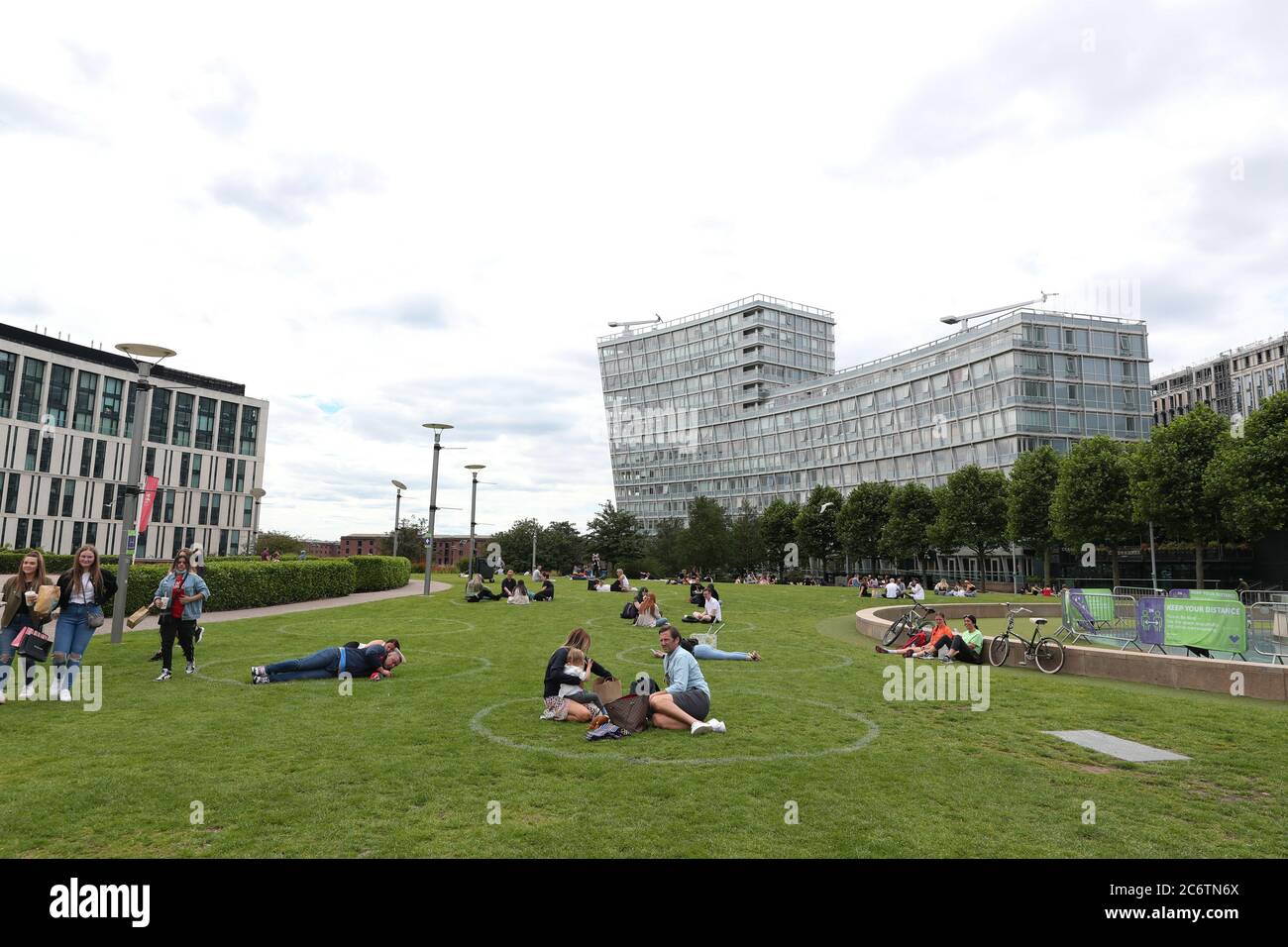 Circles park social distancing hi-res stock photography and images - Alamy