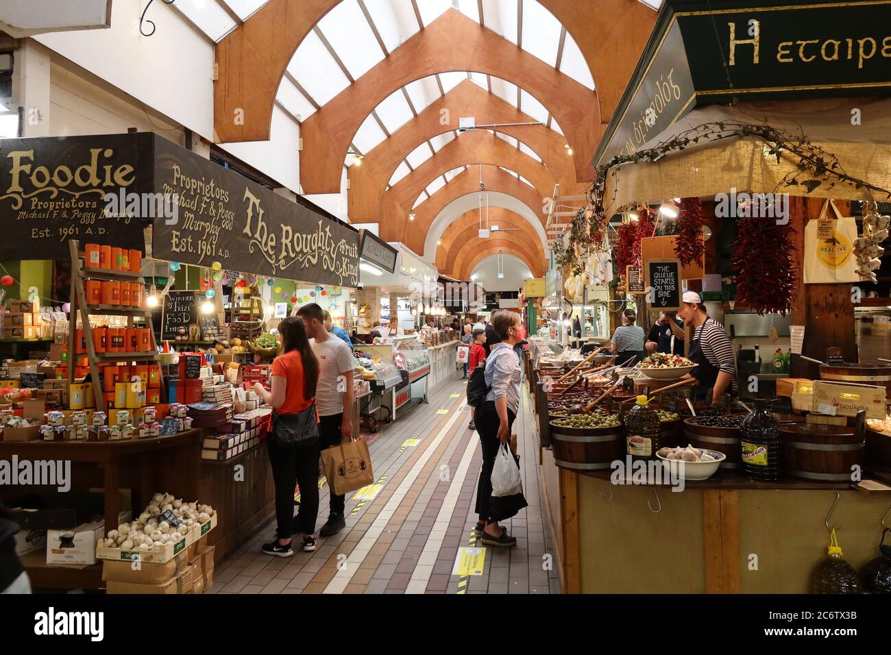 Local people shopping food hi-res stock photography and images - Alamy