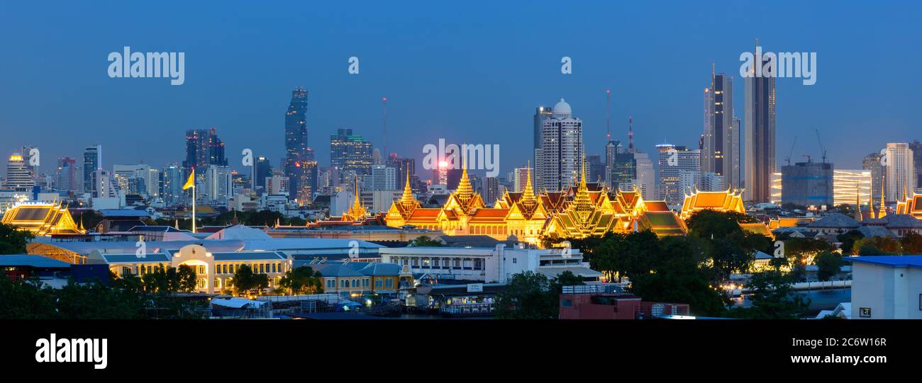 Panorama High view The grand palace of Thailand with high building ...