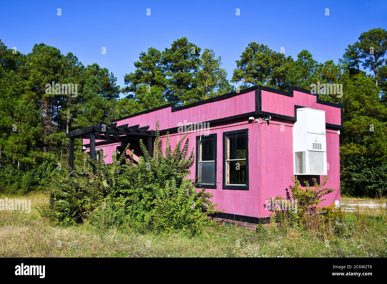 Permanently closed sign hi-res stock photography and images - Alamy