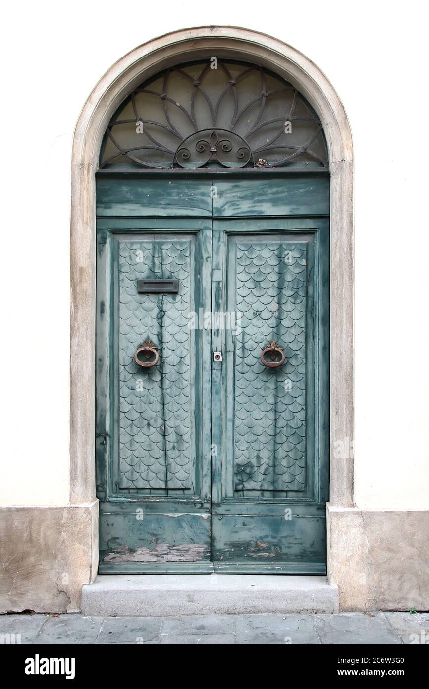 Exterior oval door entrance building hi-res stock photography and ...