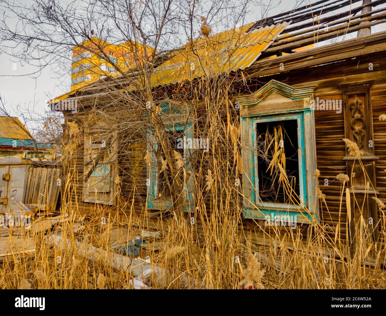 Abandoned run down shack hut hi-res stock photography and images - Alamy