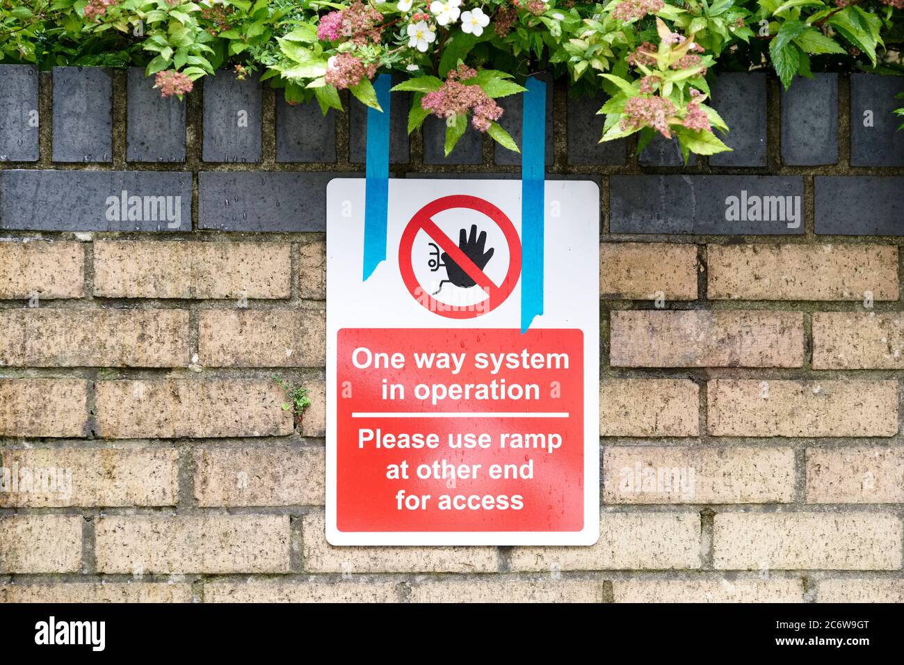 Social distancing and one way system sign for shop customer queue Stock ...