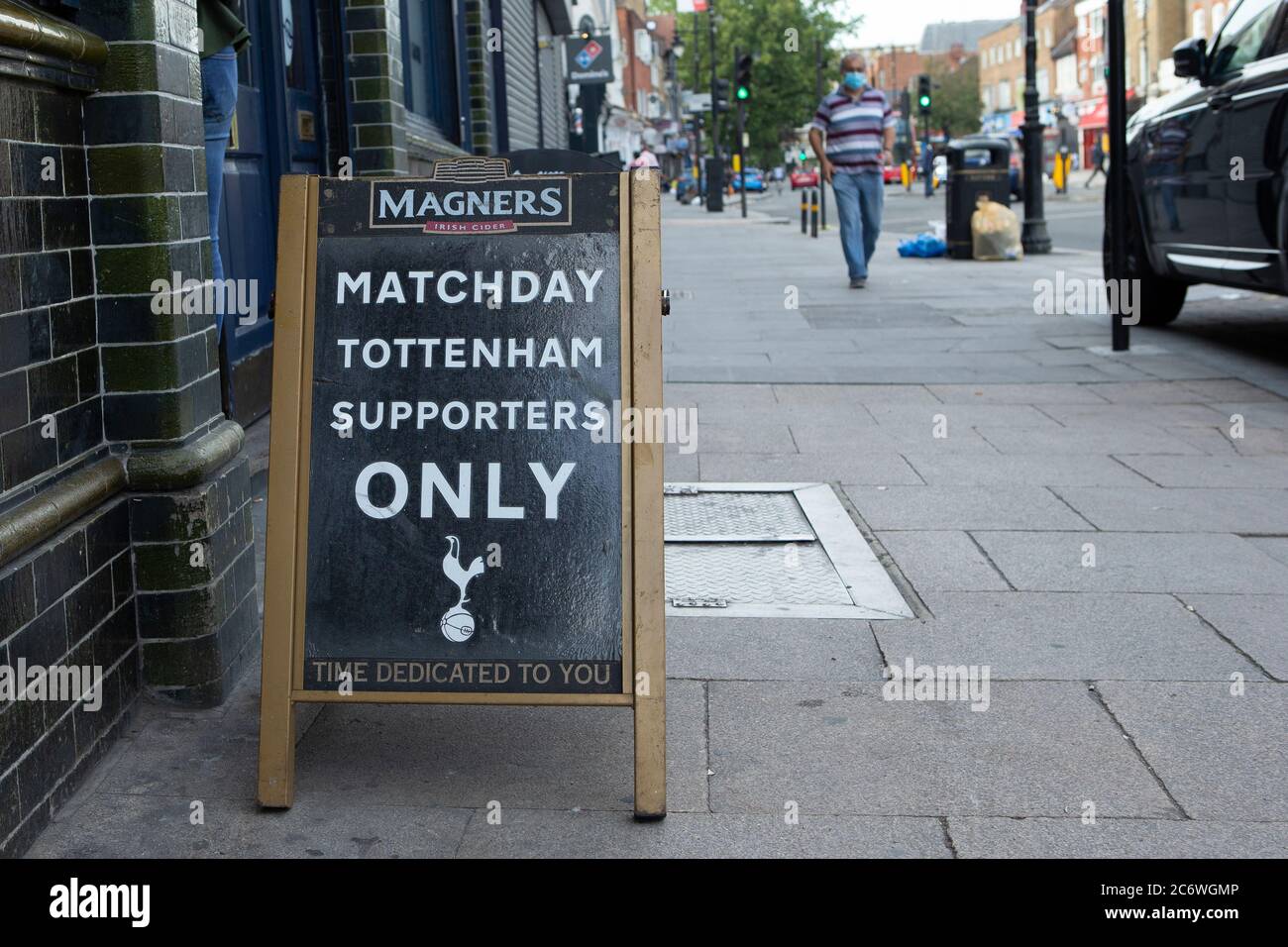 Matchday tottenham supporters hi-res stock photography and images - Alamy