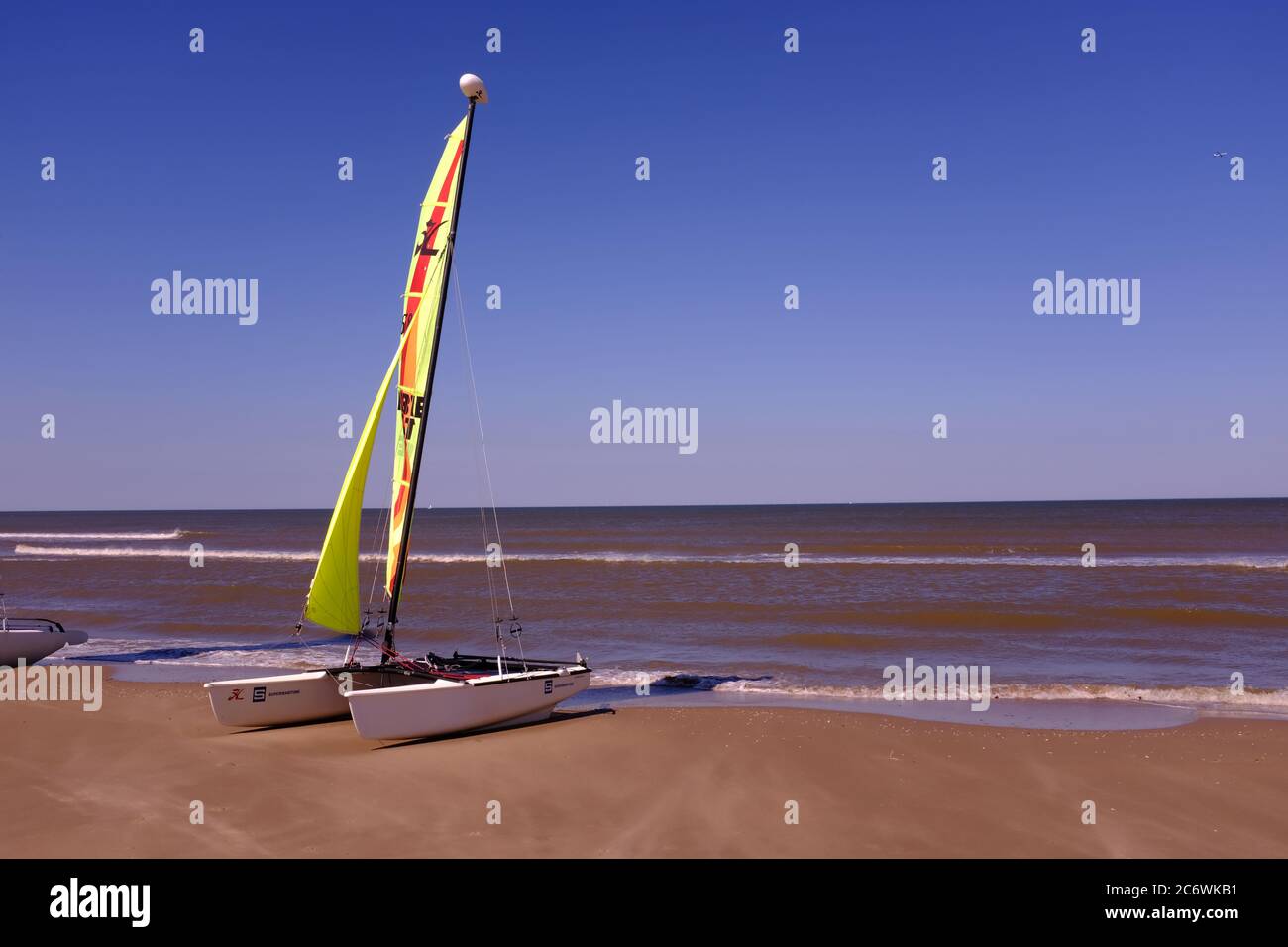 Sailing on a catamaran hi-res stock photography and images - Alamy