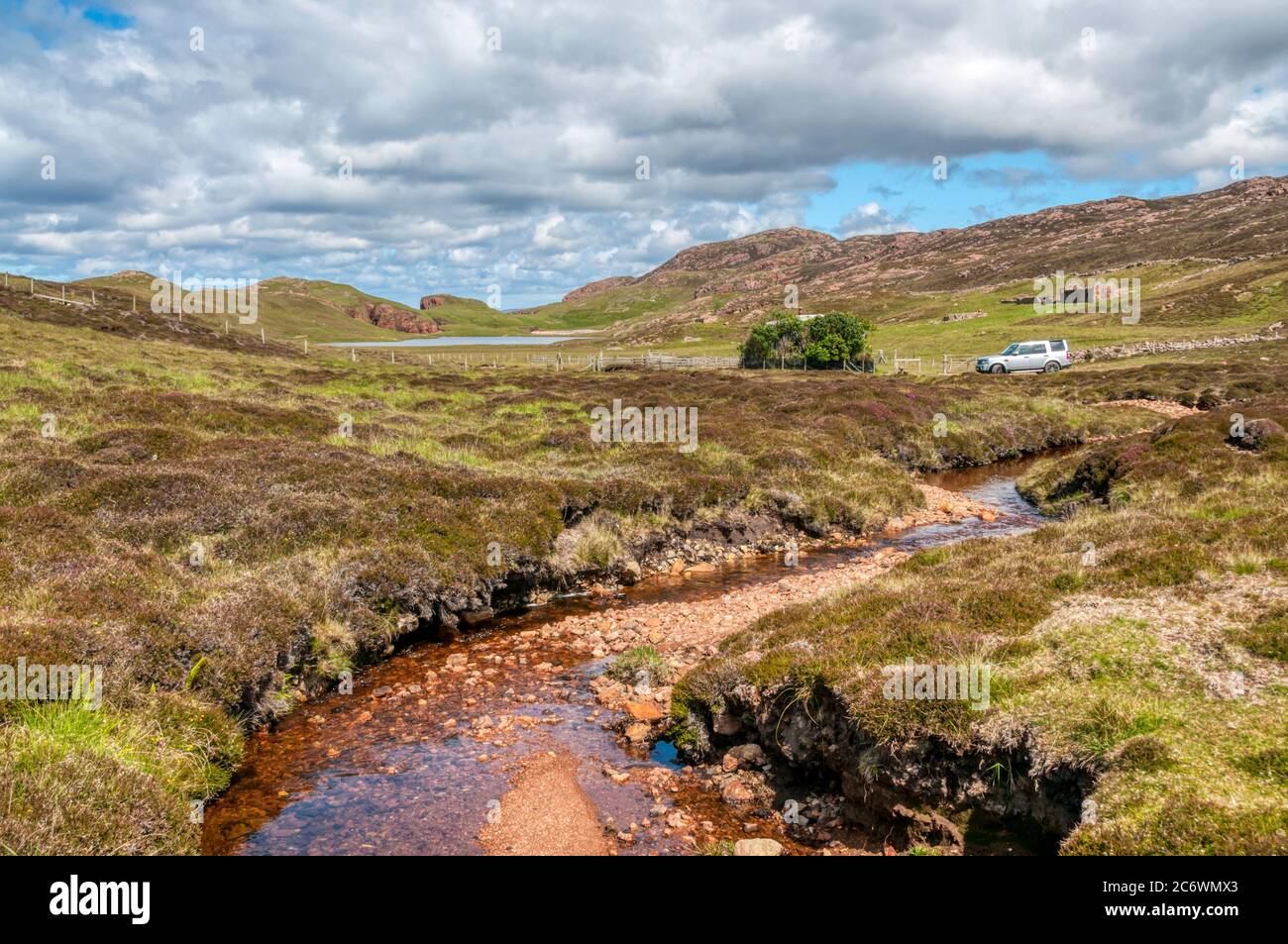 Land Rover Discovery near Town Loch and The Hams on Muckle Roe ...