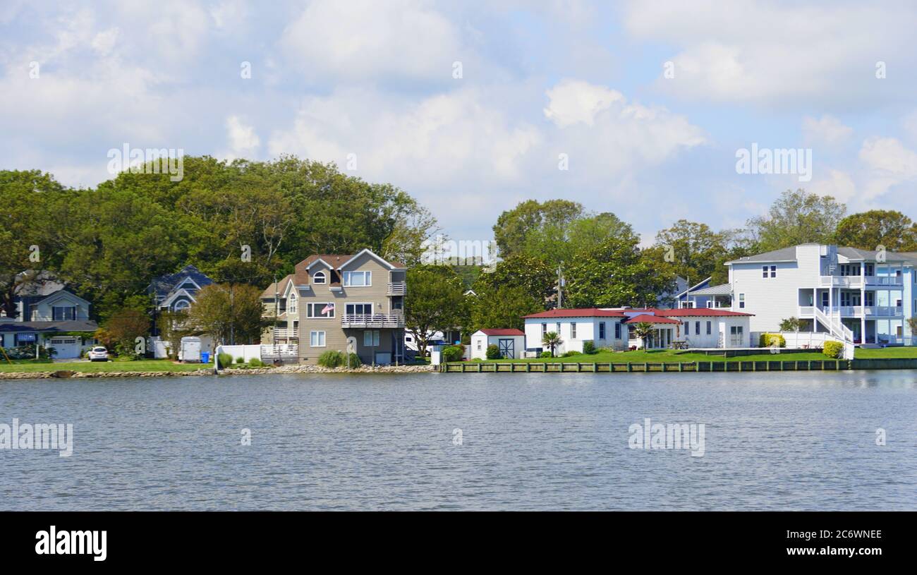 Virginia Beach, U.S.A - June 30, 2020 - The waterfront homes by Lake ...