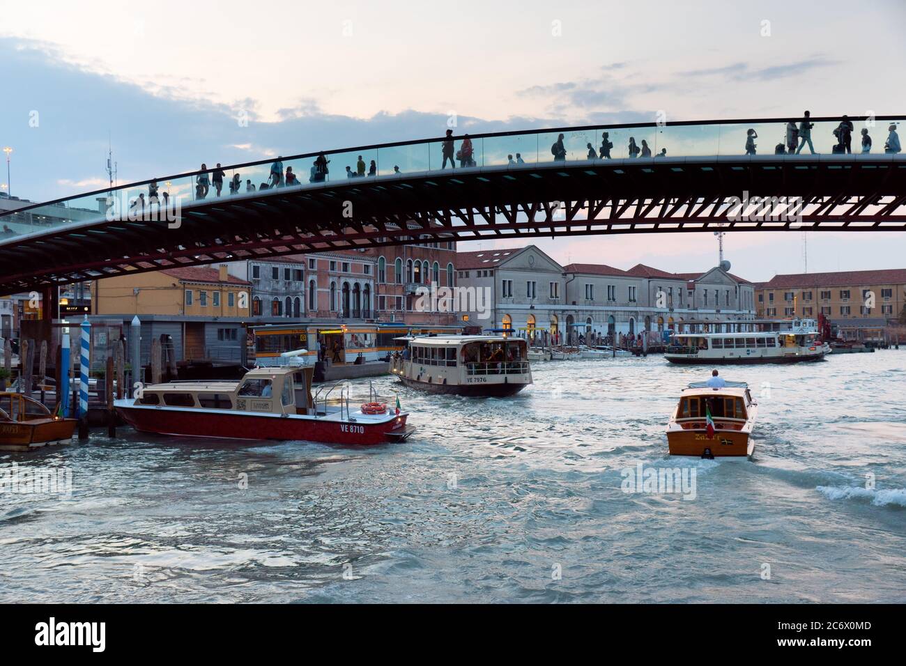 Constitution bridge venezia hi-res stock photography and images - Alamy