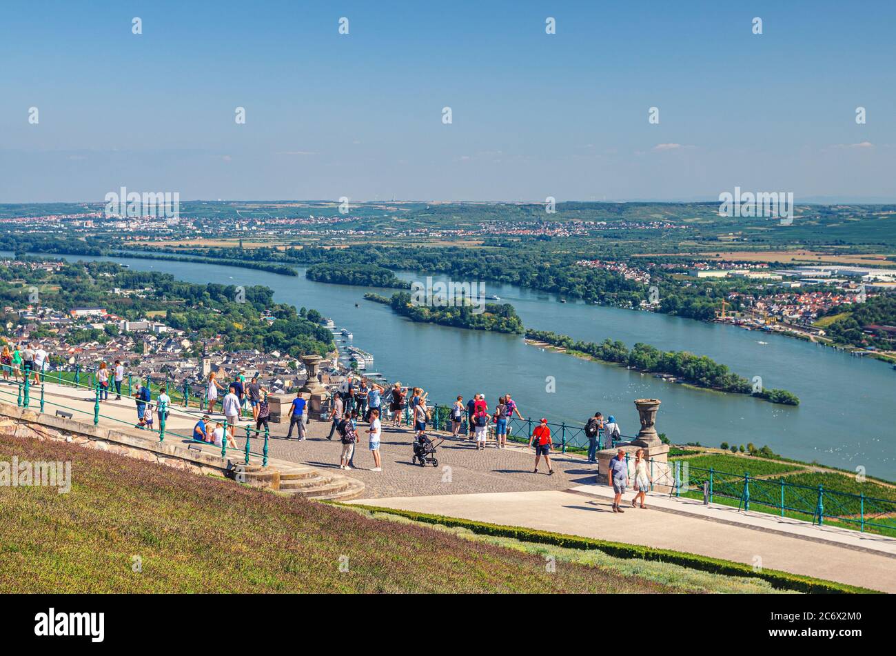 Aerial view people 2019 hi-res stock photography and images - Alamy