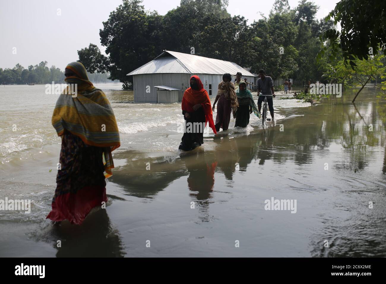 Displaced people climate change asia hi-res stock photography and ...