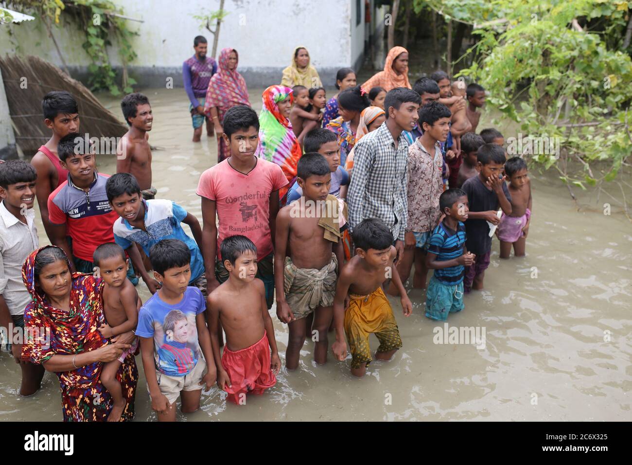 Flood affected people gather for aid during the monsoon flood in ...