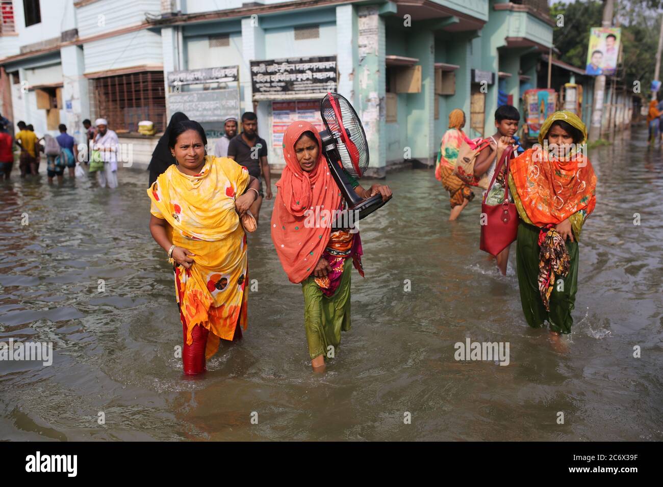 Flood affected people seen during the monsoon flood in Gaibandha, in ...
