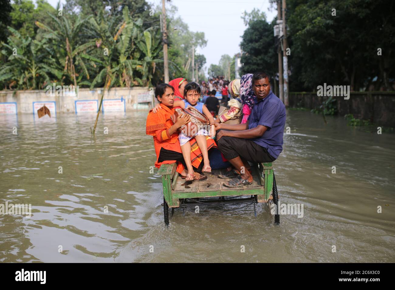 Flood affected people seen during the monsoon flood in Gaibandha, in ...