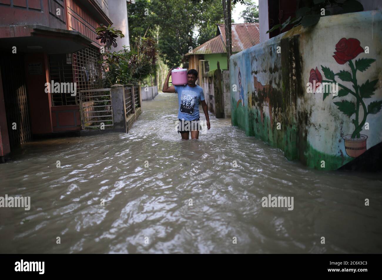 Flood affected people seen during the monsoon flood in Gaibandha, in ...