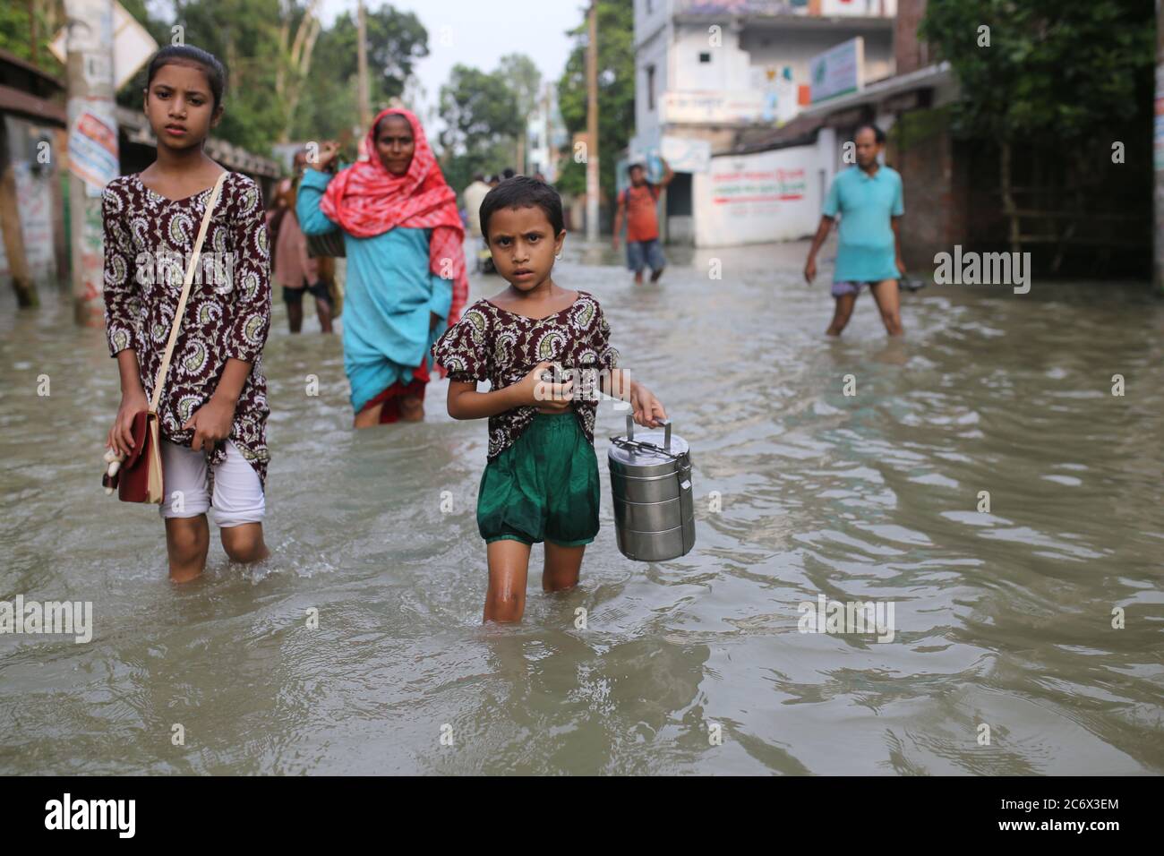 Flood affected people seen during the monsoon flood in Gaibandha, in ...