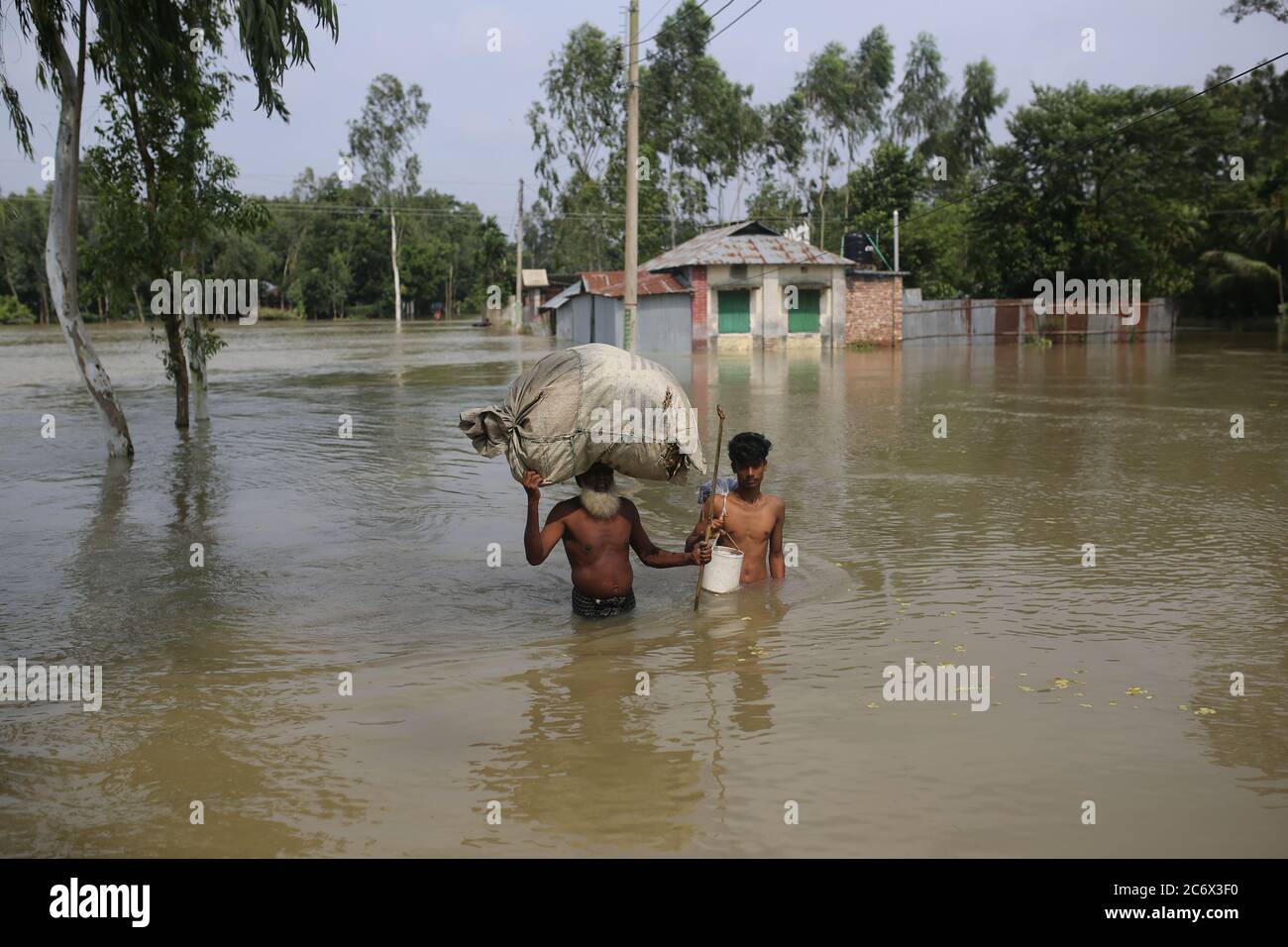 Flood affected people seen during the monsoon flood in Gaibandha, in ...
