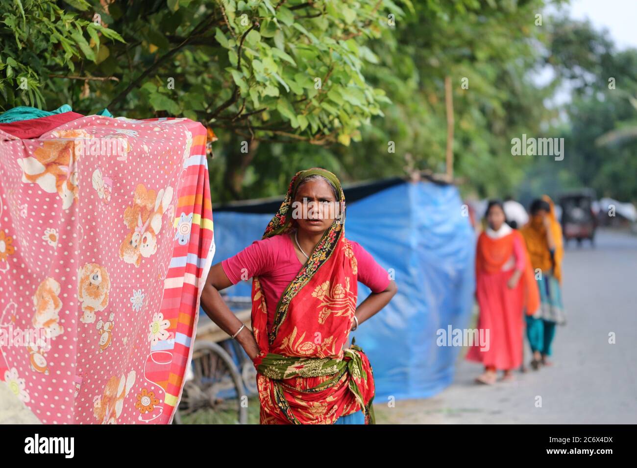 Flood affected people take shelter on a dam during the flood in ...