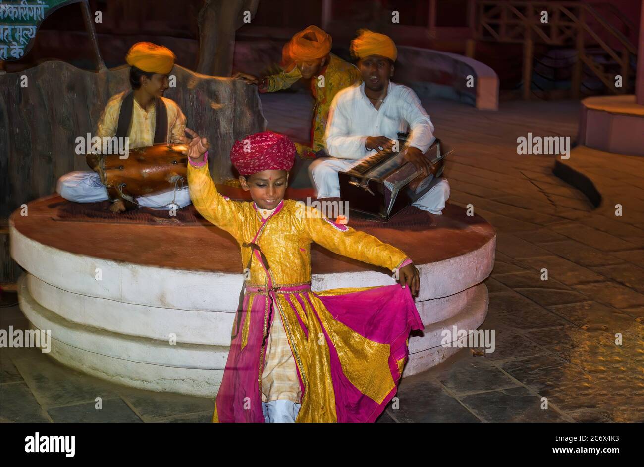 Folk dance jaipur hi-res stock photography and images - Alamy