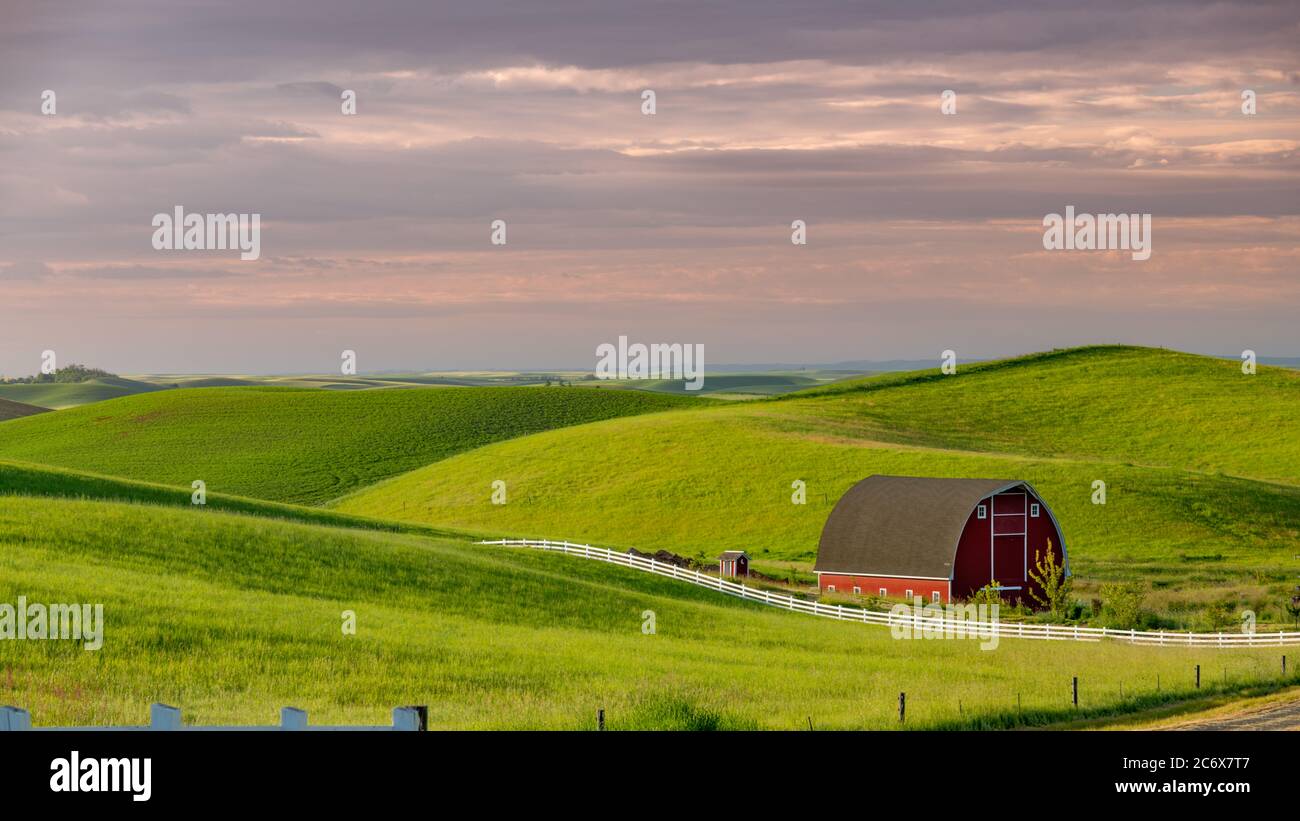 Distant farm hi-res stock photography and images - Alamy