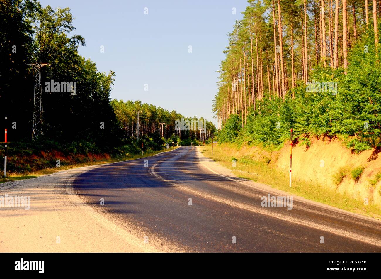 Long driveway hi-res stock photography and images - Alamy