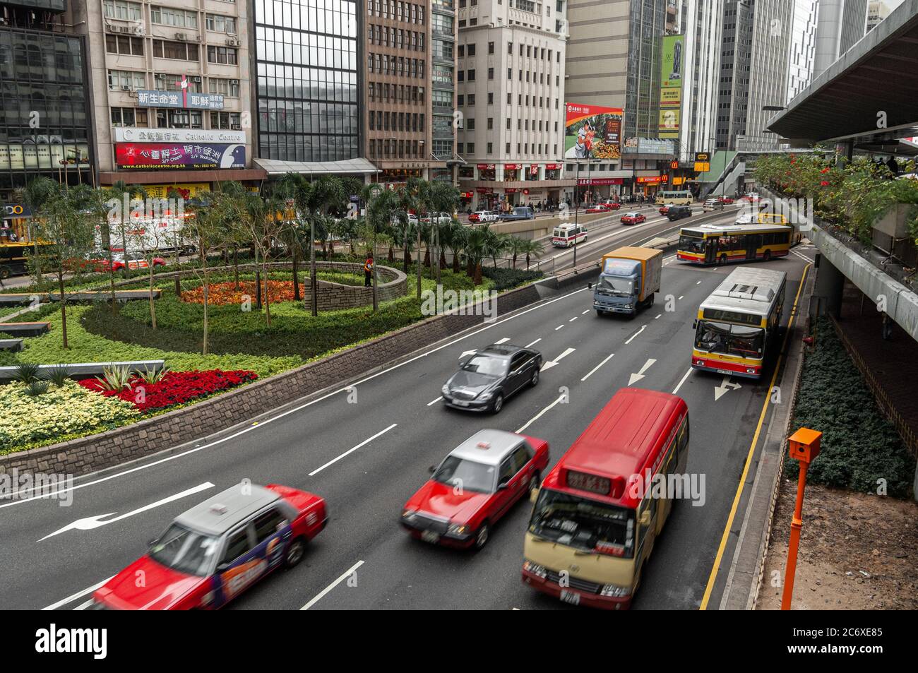 Bustling thoroughfare hi-res stock photography and images - Alamy
