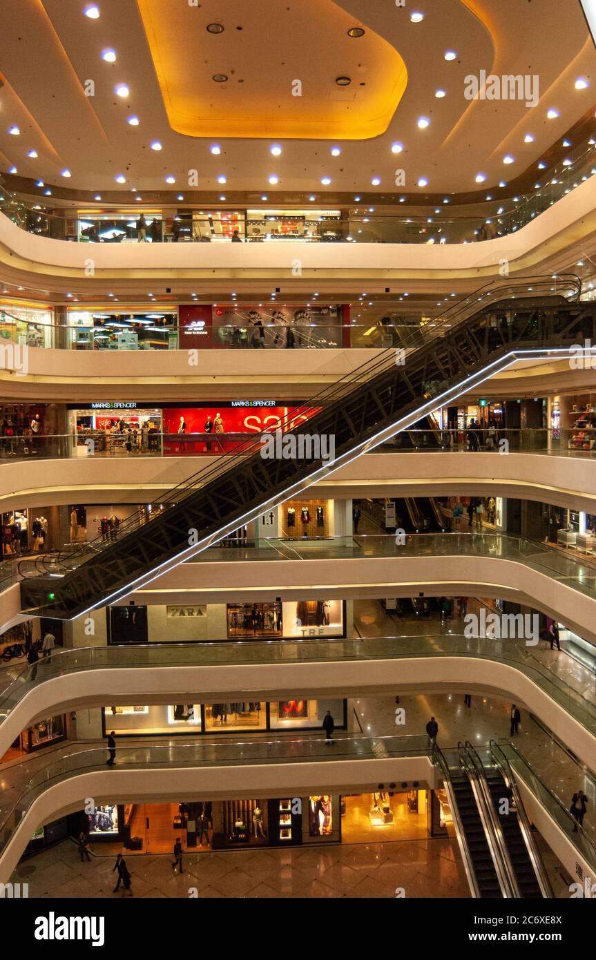 Times Square retail multi level shopping complex, Causeway Bay, Hong ... Times Square retail multi level shopping complex, Causeway Bay, Hong ...