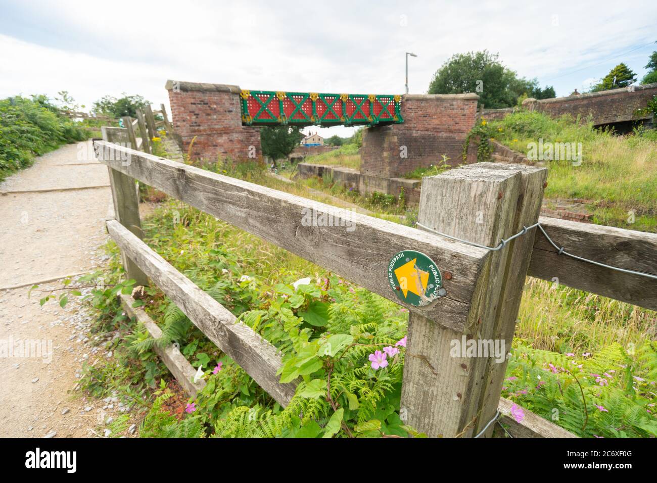 Meccano bridge hi-res stock photography and images - Alamy
