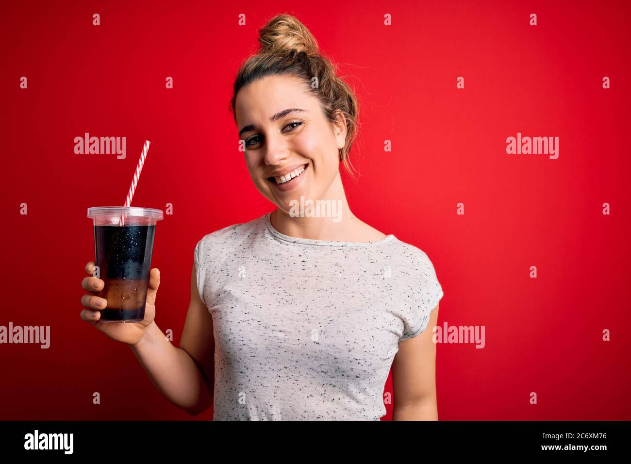 Drinking fizzy drink teeth hi-res stock photography and images - Alamy