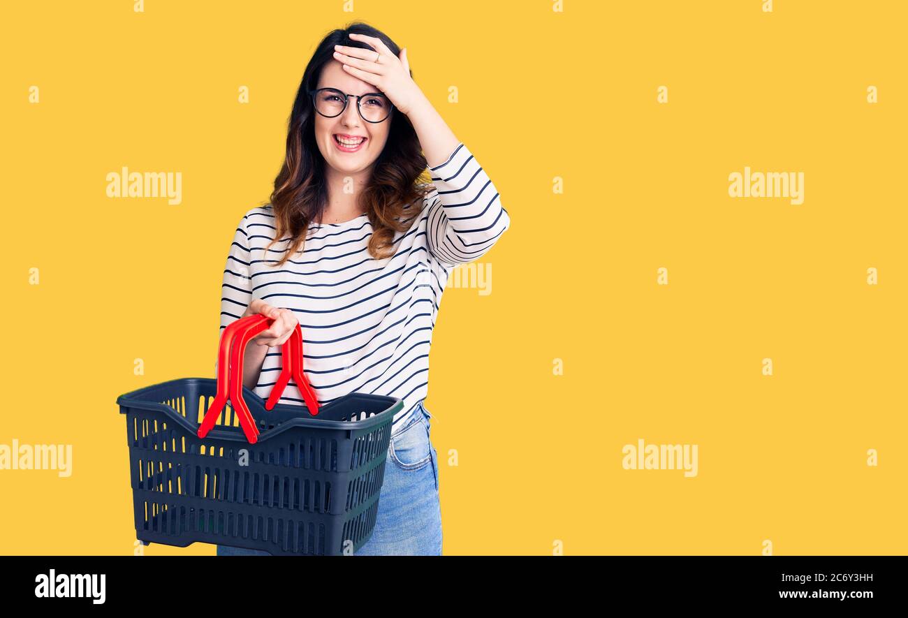 Woman supermarket angry hi-res stock photography and images - Alamy