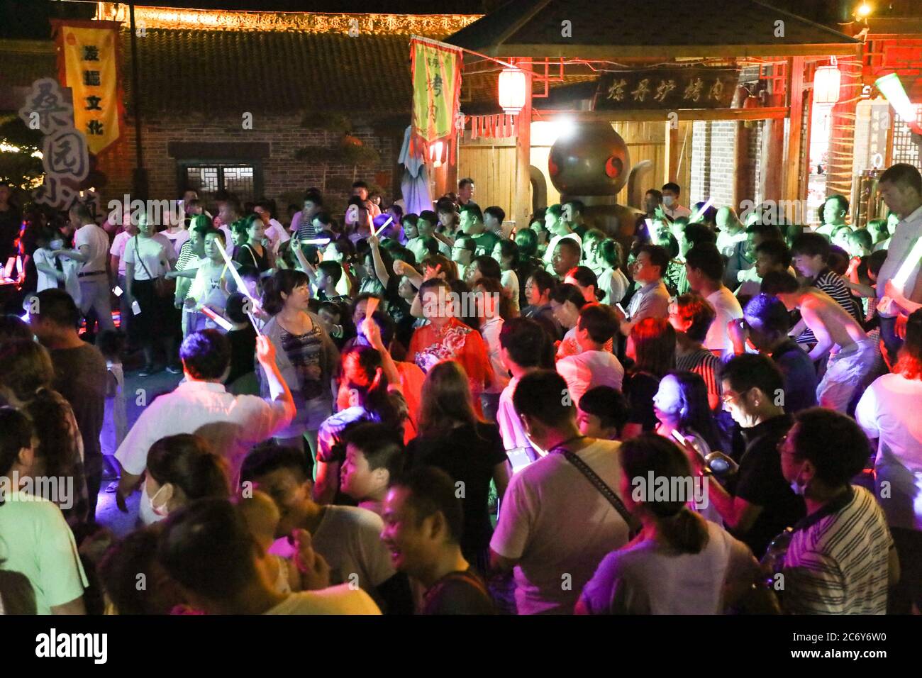 1000 people crowd hi-res stock photography and images - Alamy