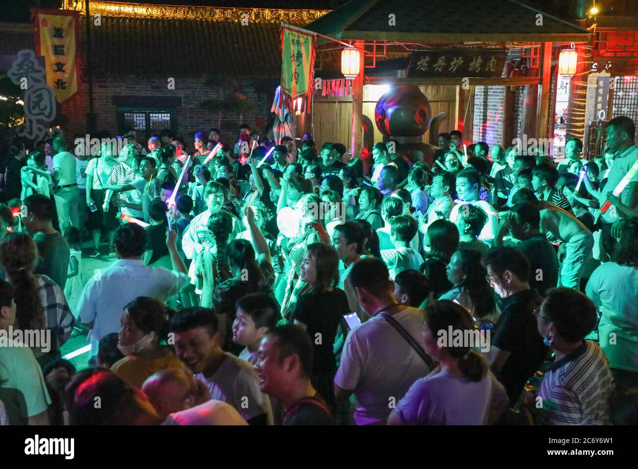 1000 people crowd hi-res stock photography and images - Alamy