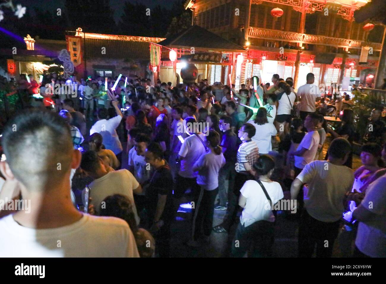 1000 people crowd hi-res stock photography and images - Alamy