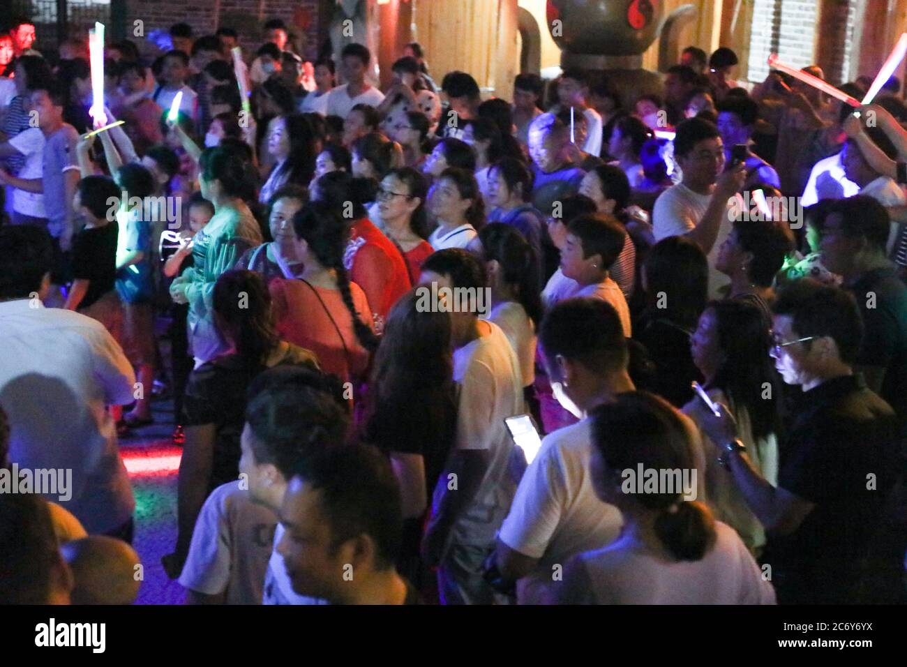 1000 people crowd hi-res stock photography and images - Alamy