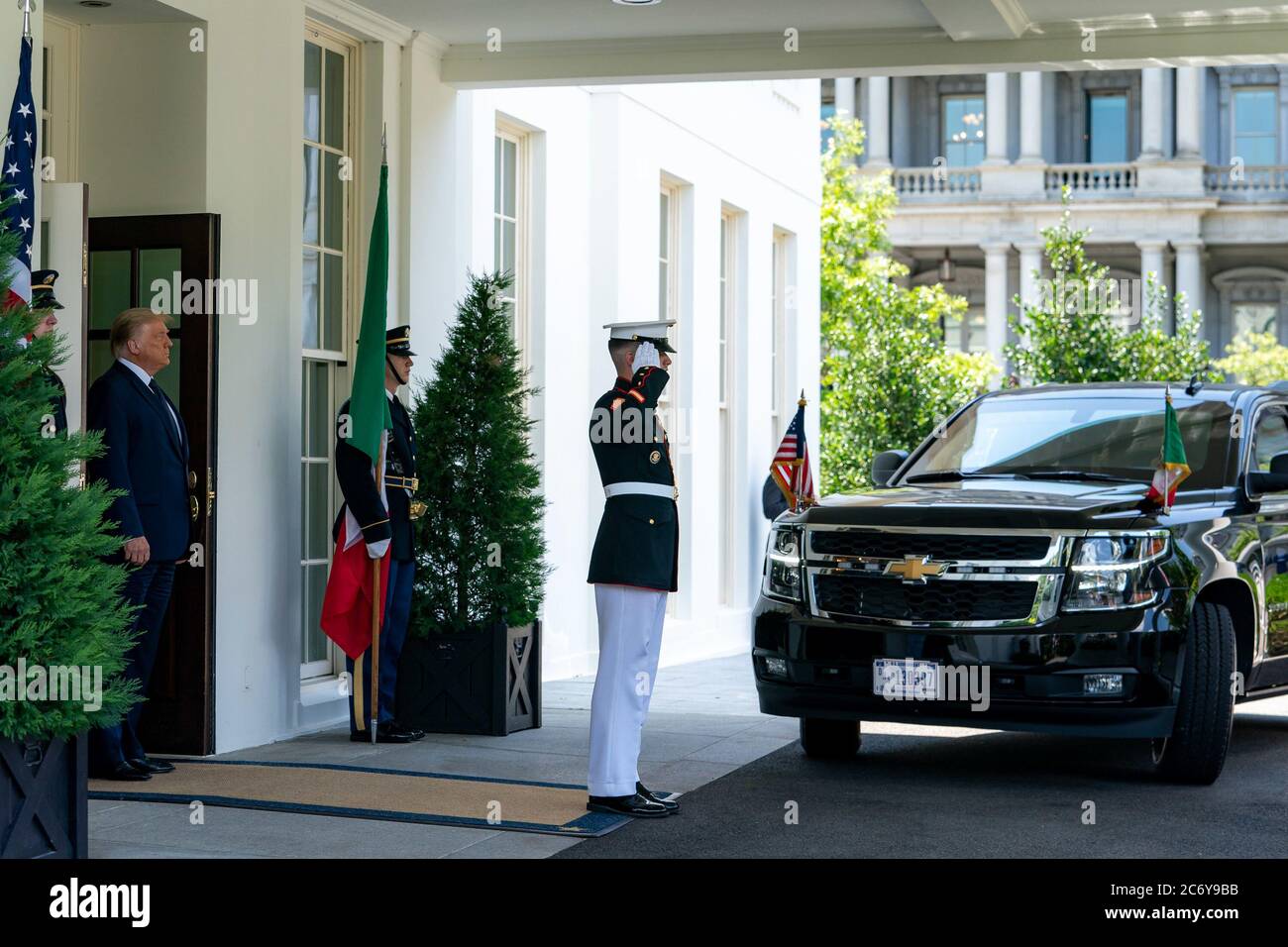 West wing entrance white house hi-res stock photography and images - Alamy