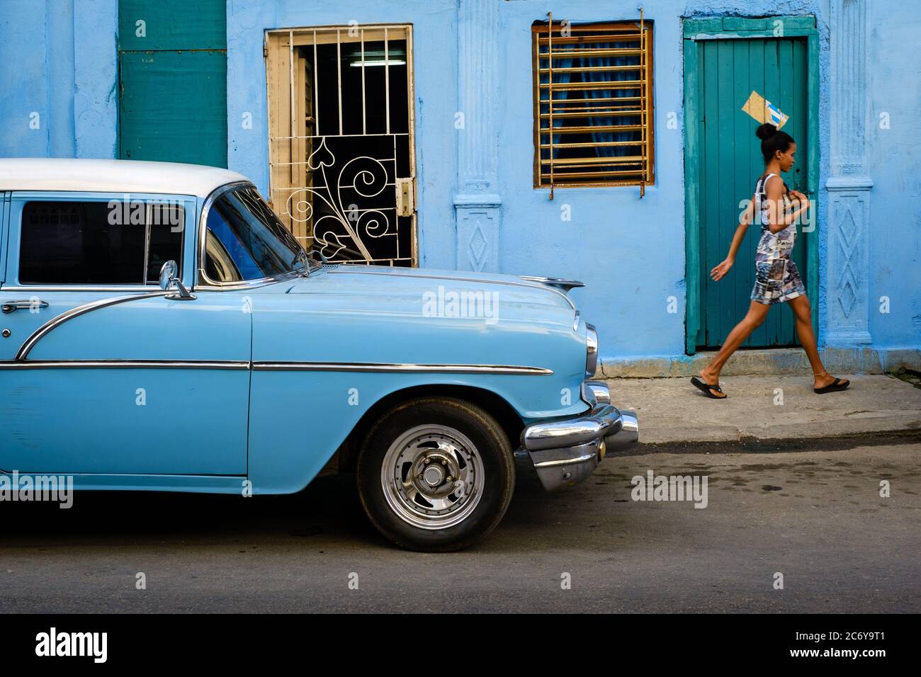 Cuban woman walking hi-res stock photography and images - Alamy