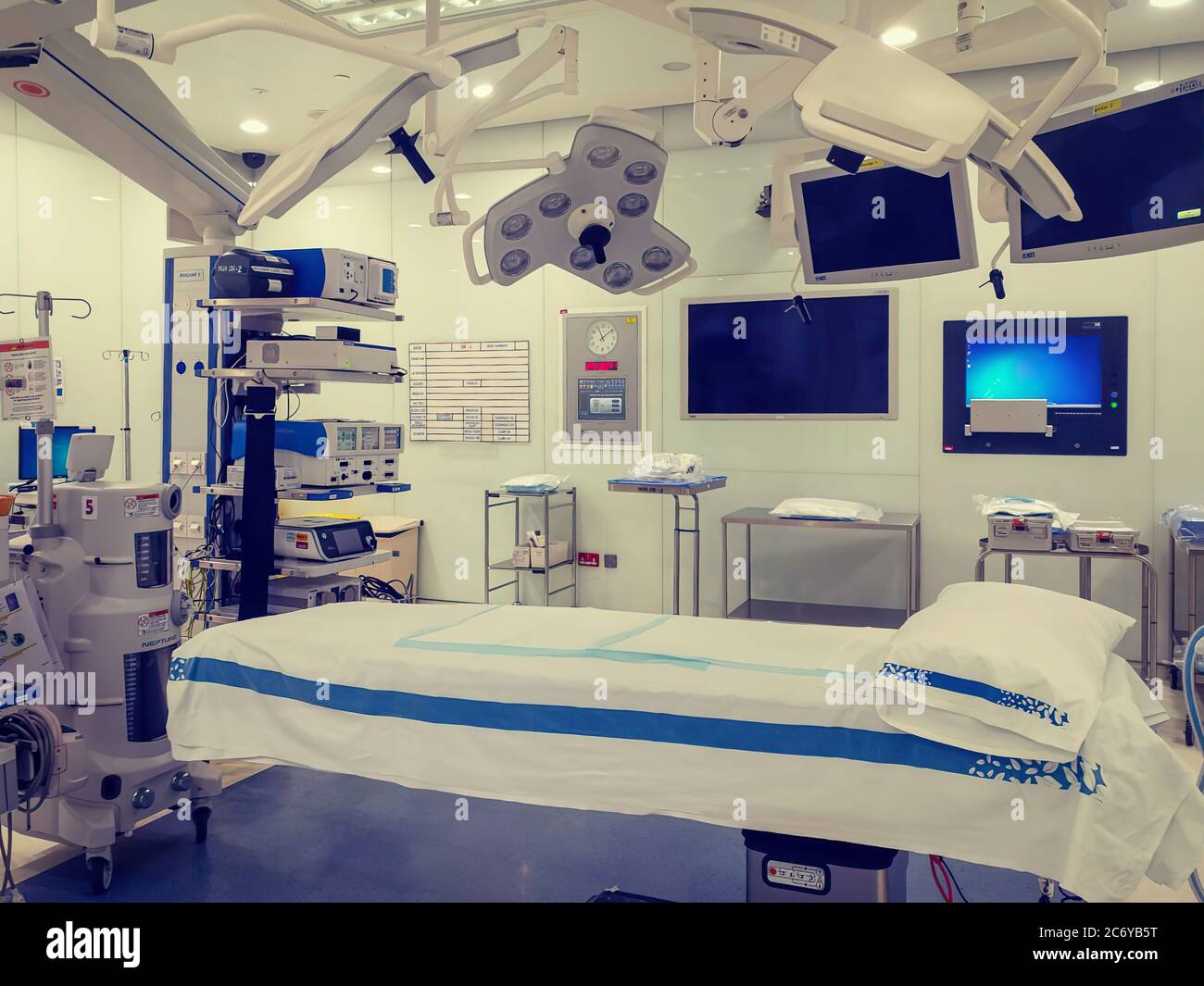 Empty operating theatre hi-res stock photography and images - Alamy