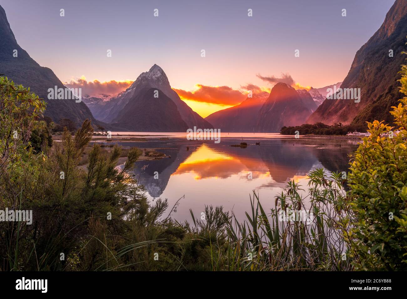 Mitre Peak, Milford Sound sunset Stock Photo - Alamy