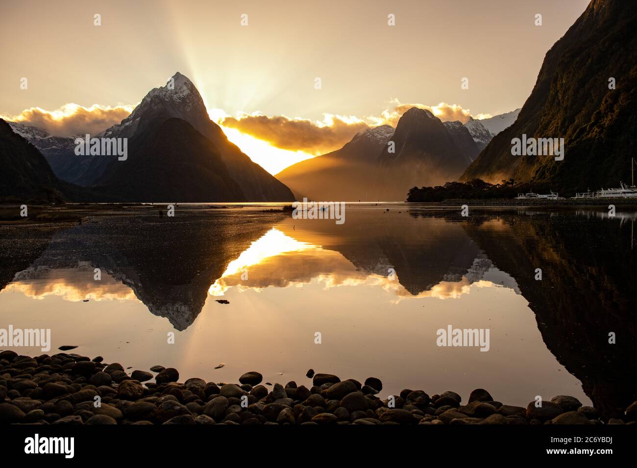 Mitre peak milford sound hi-res stock photography and images - Alamy
