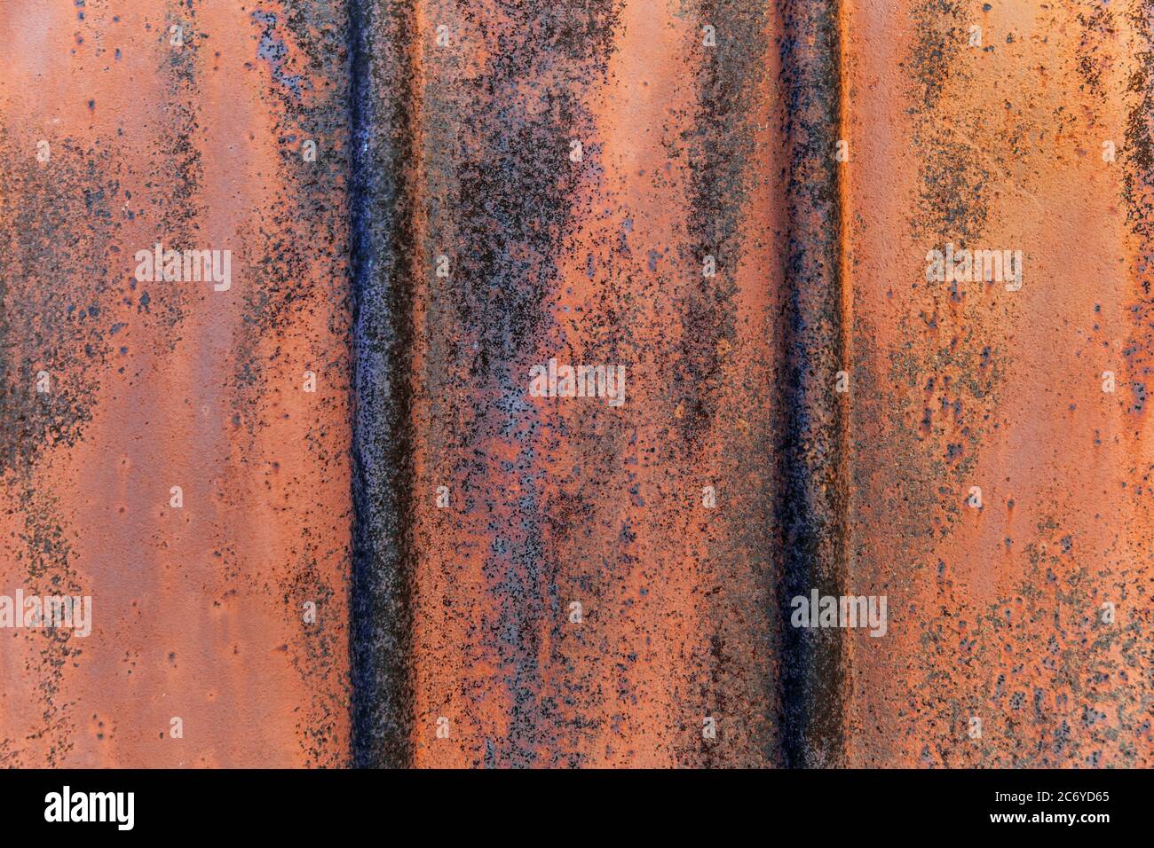 Texture of fluted rusty metal plate. Corrugated Stock Photo - Alamy
