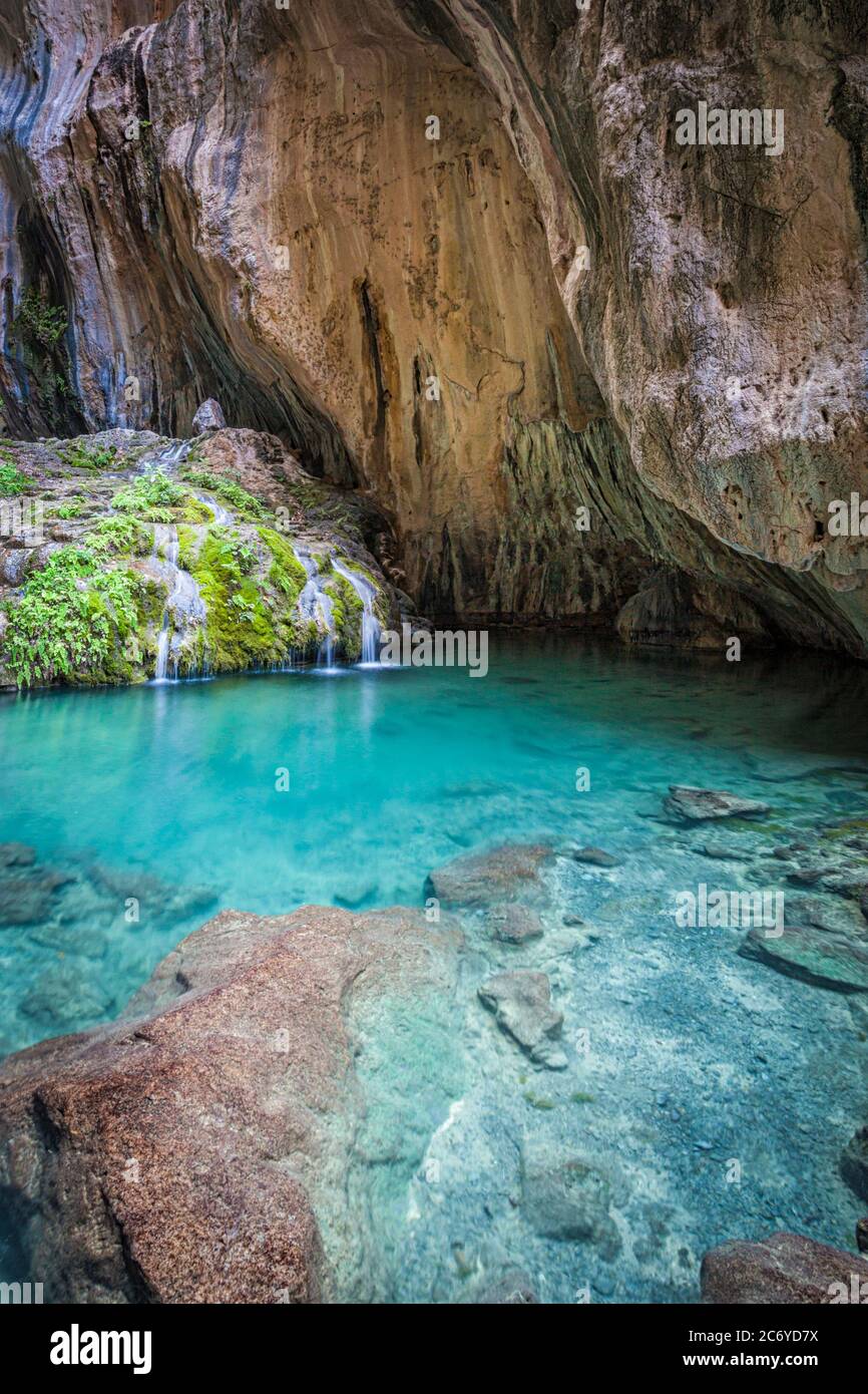 The upper azure pools of La Gloria in the Tolantongo Hot Springs of ...