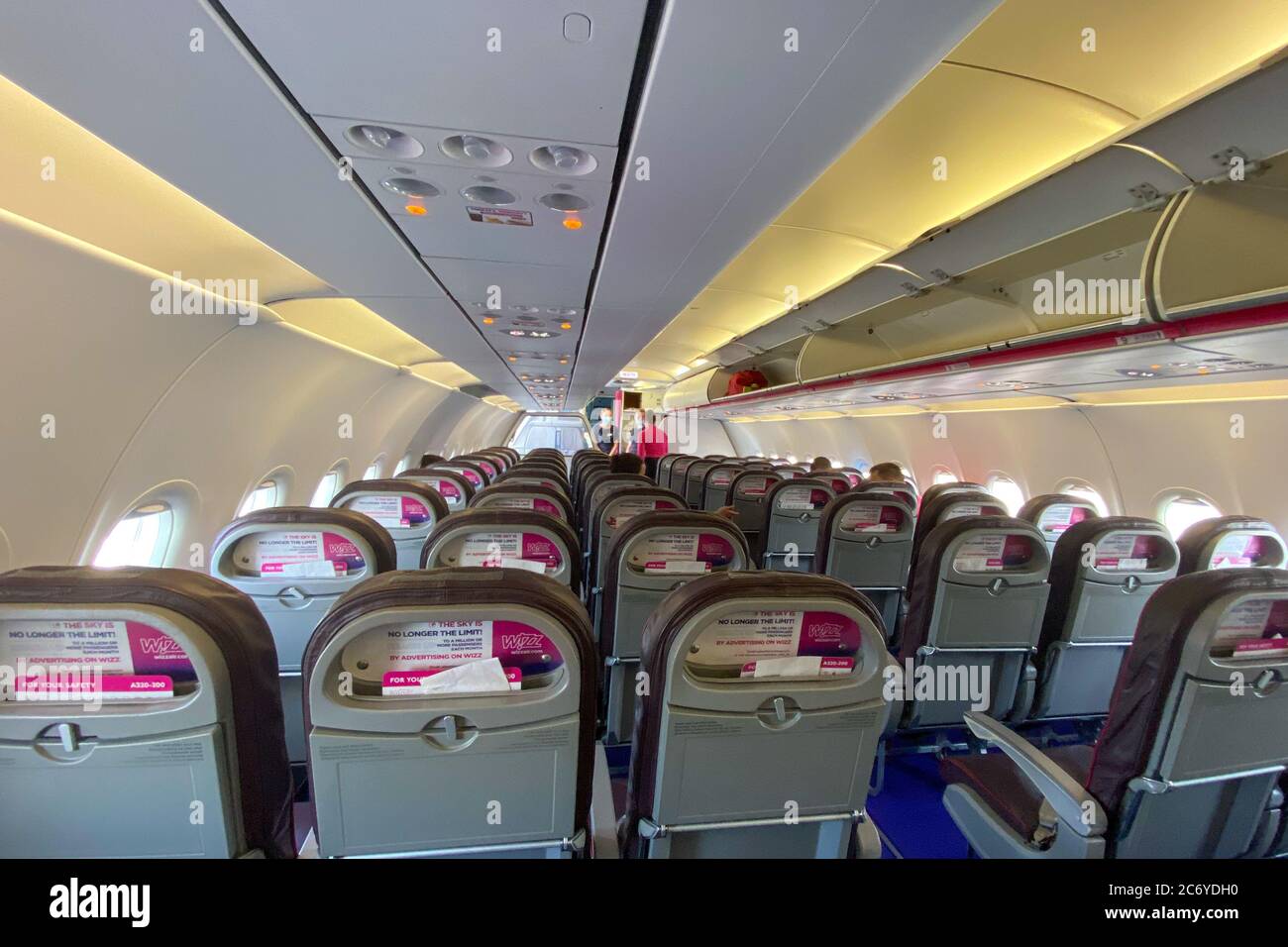 Wizz air cabin hi-res stock photography and images - Alamy