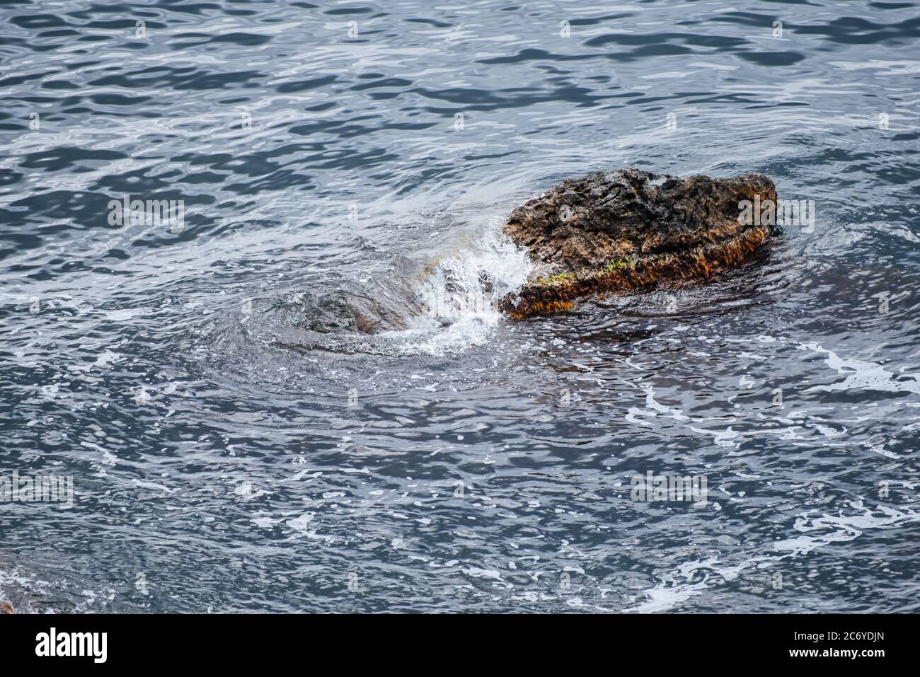 Large sea stack stands hi-res stock photography and images - Alamy