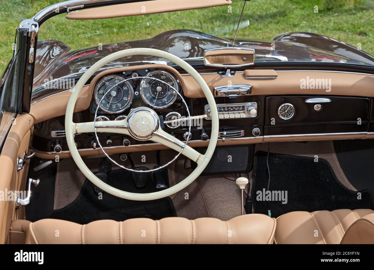 Old mercedes benz hi-res stock photography and images - Alamy